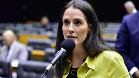 Amália passa por nova cirurgia e volta a ser intubada em SP Folha 5