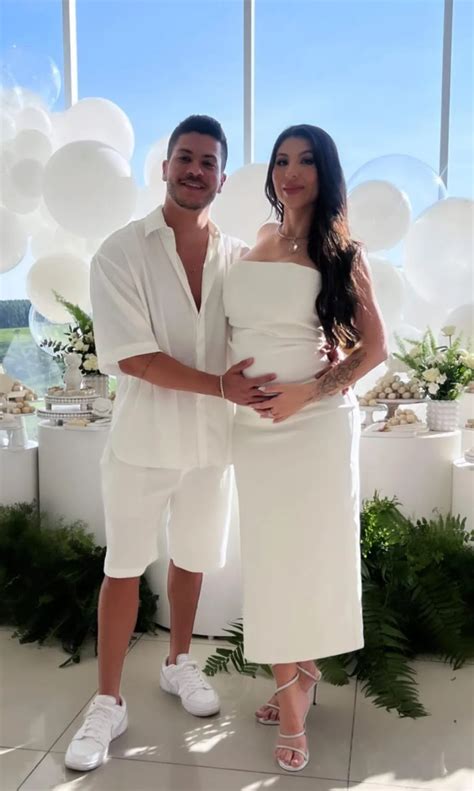 Filha de Arthur Aguiar e Maíra Cardi chama Thiago Nigro de papai