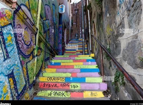Descubre la historia detrás de los murales de Valparaíso