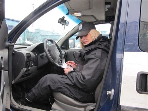 Policjantka Ze Starachowic W Ci Gu Dw Ch Dni Uratowa A Ycie Dw M