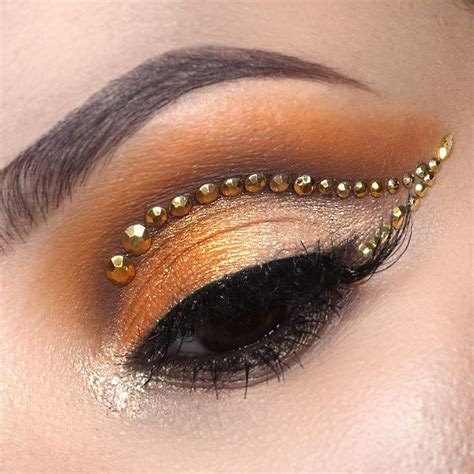 52 Best Gold Eye Makeup Looks And Tutorials