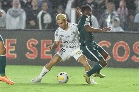 Veja fotos de Santos x Goiás pelo Campeonato Brasileiro Gazeta Esportiva
