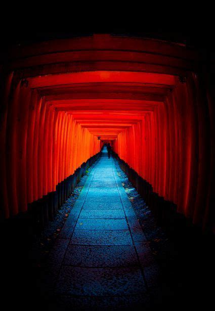 冥界への誘い 街並み建物 神社寺教会の写真 GANREF Kyoto Japan travel Torii gate