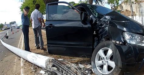G1 Acidente Derruba Poste E Deixa Um Ferido Em Avenida De Fortaleza