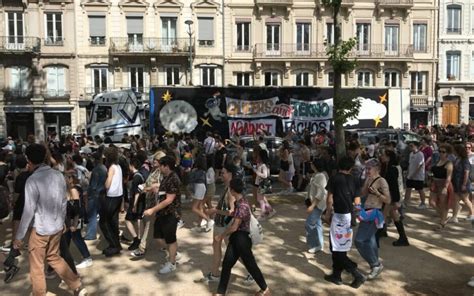14 000 participants pour la marche des fiertés à Lyon