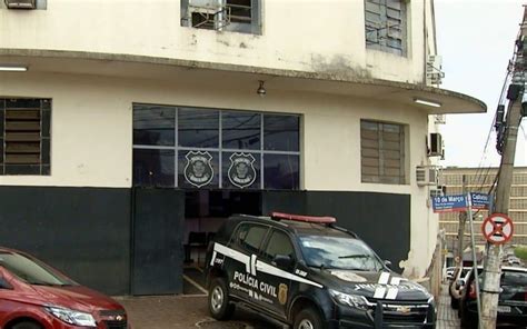 Homem é detido por populares após estimular órgão genital em público