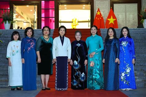 Phu nhân hai Tổng Bí thư thăm Bảo tàng Phụ nữ Việt Nam Cổng Thông Tin