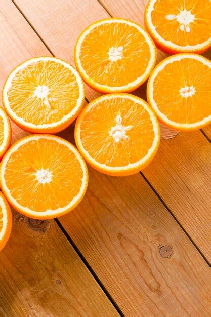 Frutas De Naranjas En Tablas De Madera Mitades De Naranja Jugosa En