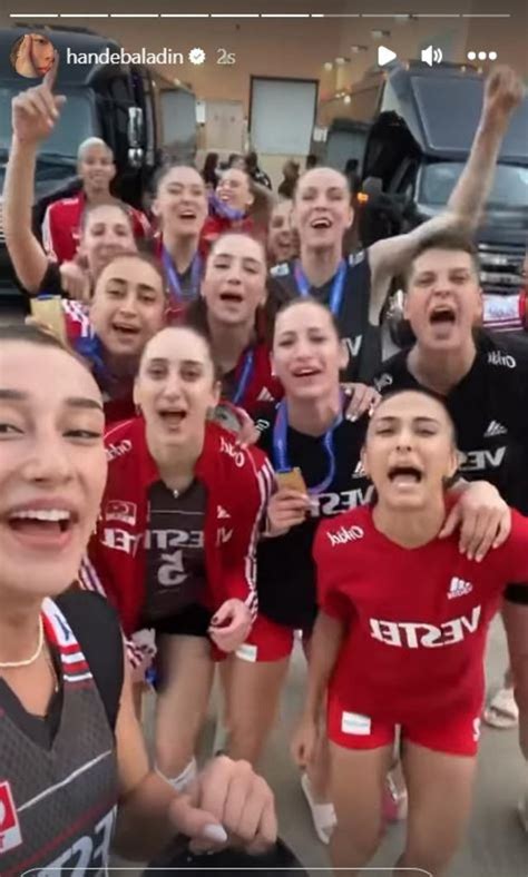 Şampiyon Filenin Sultanları oldu Hande Baladın o şarkıyla takımı öyle