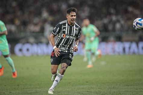 Zaracho sofre lesão leve na coxa direita e vira desfalque no Atlético
