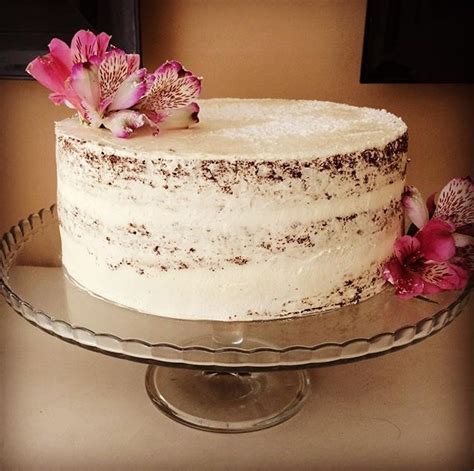 Festejante Docyn Confeitaria Artesanal Naked Cake Tamanho M 35 Fatias