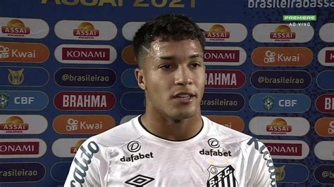 Herói Marcos Leonardo festeja empate do Santos no fim Atacante
