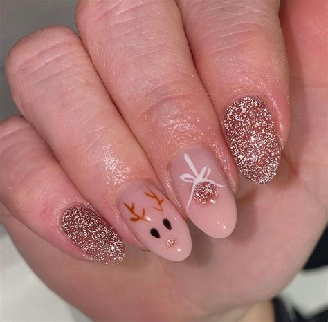 21 diseños de uñas para lucir en Navidad Mia 937