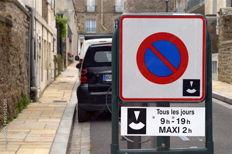 Panneau De Signalisation Routi Re Informant D Un Stationnement Dur E