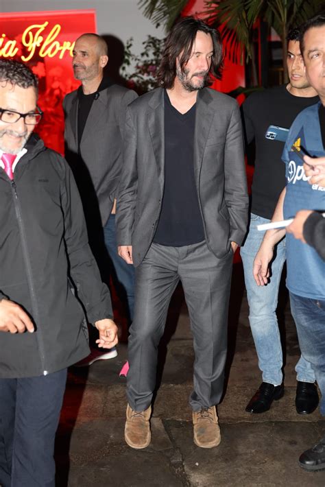 Keanu Reeves dá show de simpatia e curte noite paulista Barrichello