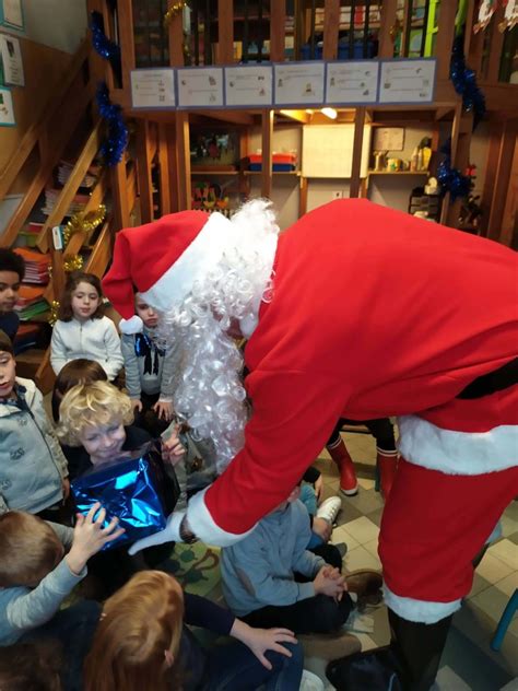La visite du Père Noël en grande section École Cours Diot