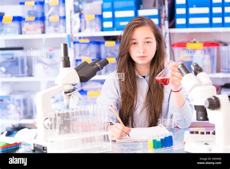 High School Biology Class Hi Res Stock Photography And Images Alamy