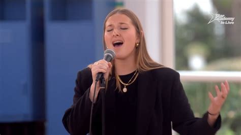 Star Academy Héléna en couple avec Pierre Elle rétablit enfin la