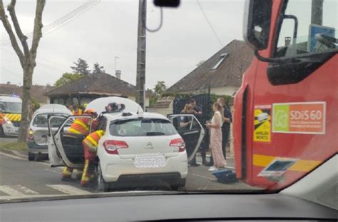 Carnets De Notes Accident Entre Deux Voitures En Plein Centre Ville