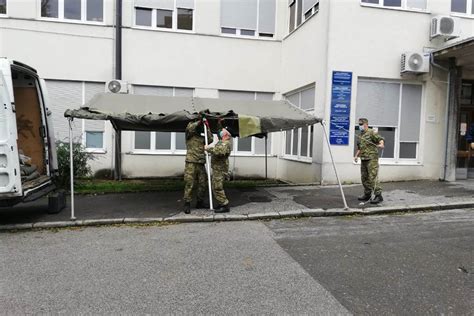 FOTO Hrvatska vojska u Zagrebu postavila dodatne šatore za bolesnike