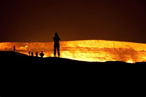 El Cráter de Darvaza la Puerta del Infierno que arde sin parar
