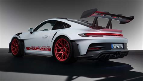 Novo Porsche 911 GT3 RS tem 525 cv e até as portas são de fibra de carbono