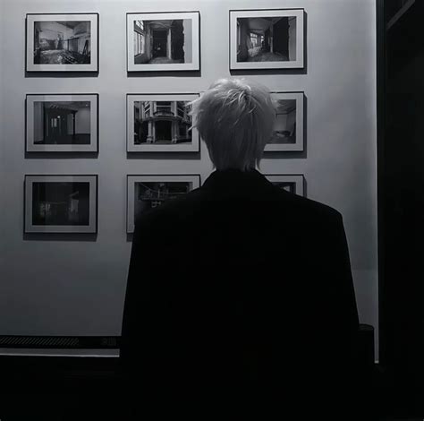 Pin by 𖡻𝒟𝒶𝓇𝓀𝓃𝑒𝓈𝓈 ℓ ᵛᴱ𖡻 on Monochrome in 2024 Boy photography poses