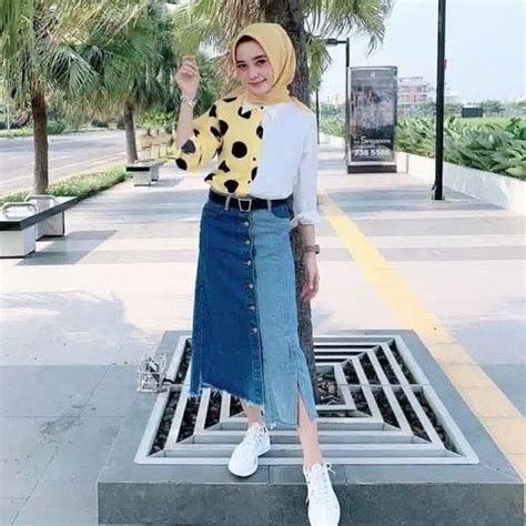 10 Inspirasi OOTD Hijab Dengan Rok Denim Super Kece Stylish Nih