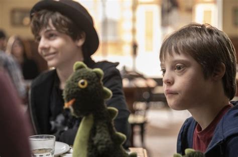 Mio Fratello Rincorre I Dinosauri Dal Libro Al Cinema Per Raccontare