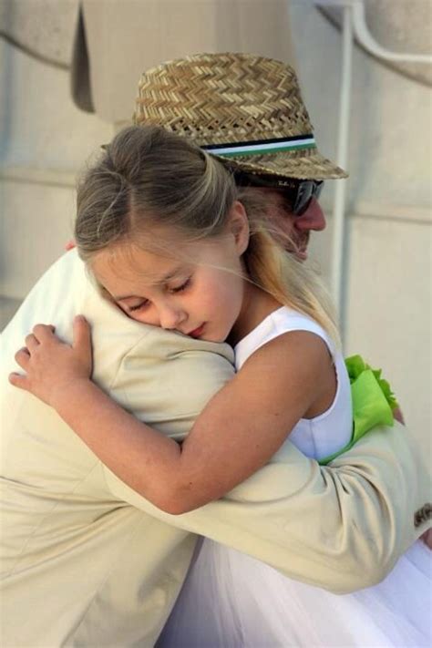 Uncle And Niece Hugging Uncles Niece Hug Love Amor Cuddle