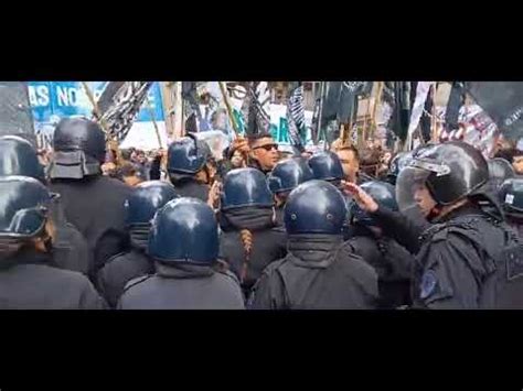 Trabajadores del neumático nucleados en el SUTNA se manifestaron frente