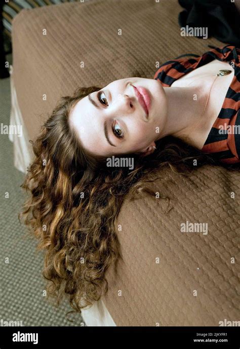 ANNE HATHAWAY LOVE AND OTHER DRUGS 2010 Stock Photo Alamy