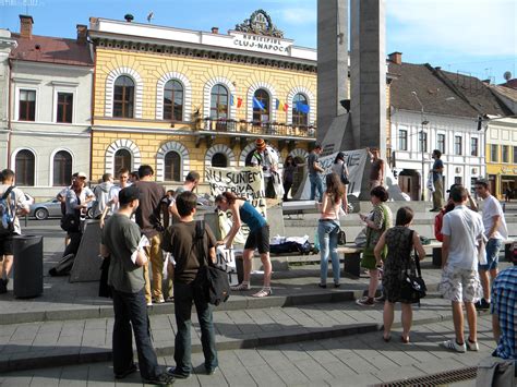 Peste 100 De Tineri Au Protestat La Cluj Impotriva FMI Si A Lipsei