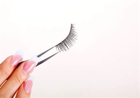 How To Apply Fake Eyelashes Fast Easy Makeup Tutorials