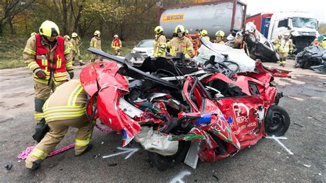 Tödlicher Unfall am Stau Ende auf der A3 bei Ratingen Polizei geht