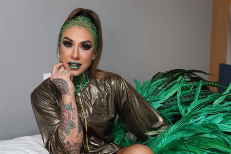 Dani Bolina fala de ansiedade pré desfile Dor de barriga e vomitando