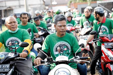 Kompak Driver Ojol Gelar Aksi Putihkan Rambut Sebagai Dukungan