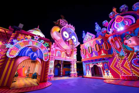 Phuket Carnival Magic Ticket With Dinner And Transfer