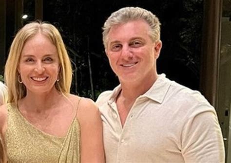 Luciano Huck e Angélica mostram família completa no Natal e tamanho dos