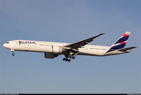 Pt Mui Latam Airlines Brasil Boeing Wer Photo By John Robert