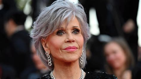 Freche Frisuren für graue Haare ab 60 Diese perfekten Looks lassen
