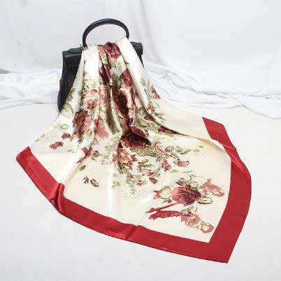 Esarfa Eleganta Din Matase Satinata Model Floral Multicolora Model 17
