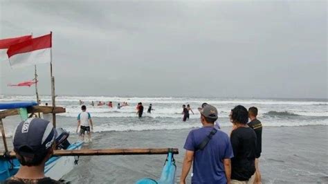 Perahu Wisata Karam Dihantam Ombak Di Pangandaran Ini Kronologinya