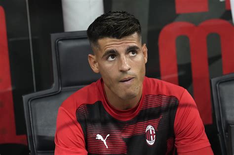 Succede Di Tutto Ad Un Concerto Di Arisa Prima Viene Fischiata E Poi