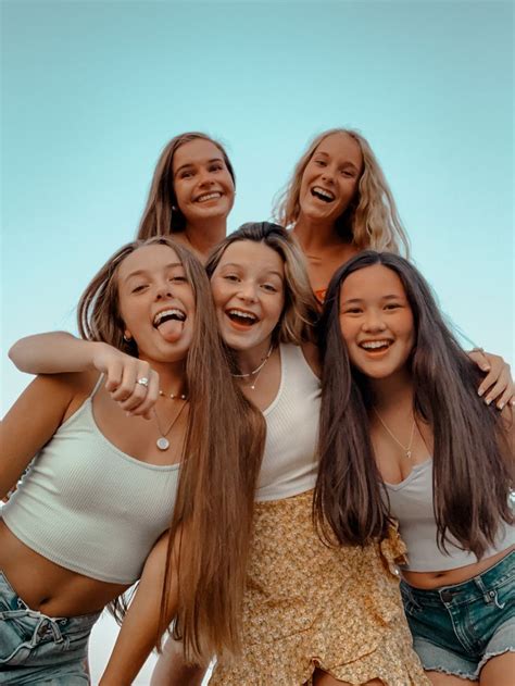 Maryashleighhh On Instagram Group Photo Poses Group Picture
