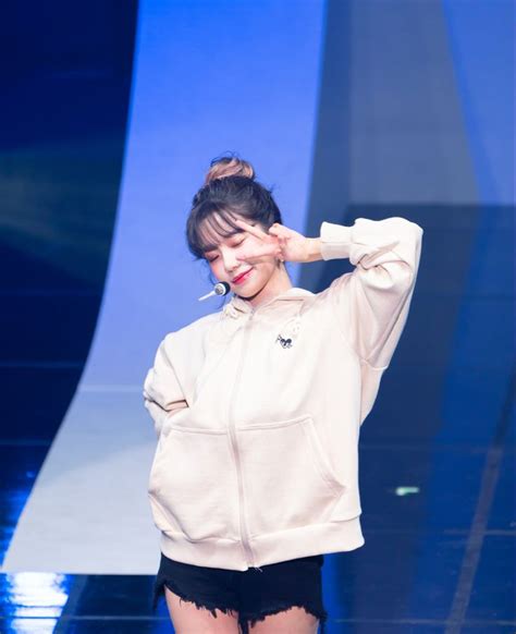 Pin By Sixc On Hq Iz In Yuri Iz One Loveable