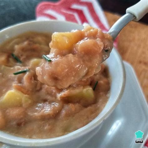 Sopa de feijão para bebê BLW saudável e nutritiva
