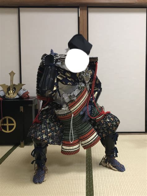左近大夫浜次郎 on Twitter よく甲冑一人で着てるのって聞かれるけど着てるよ この甲冑は揺るぎ札の胴丸で札が全部鉄の金胴