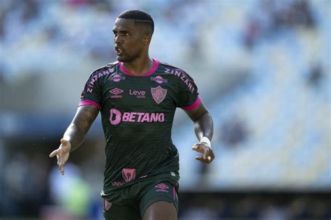 Do céu ao inferno entenda razões para queda abrupta de Douglas Costa