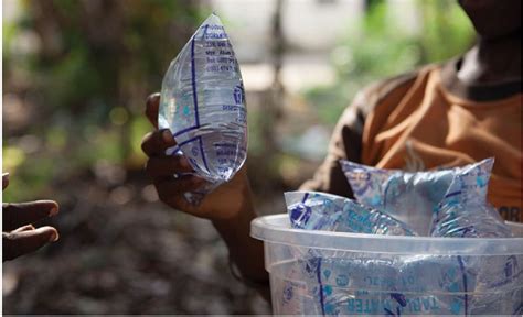 Le blog d Albert Amgar La consommation d eau en sachet est liée à l